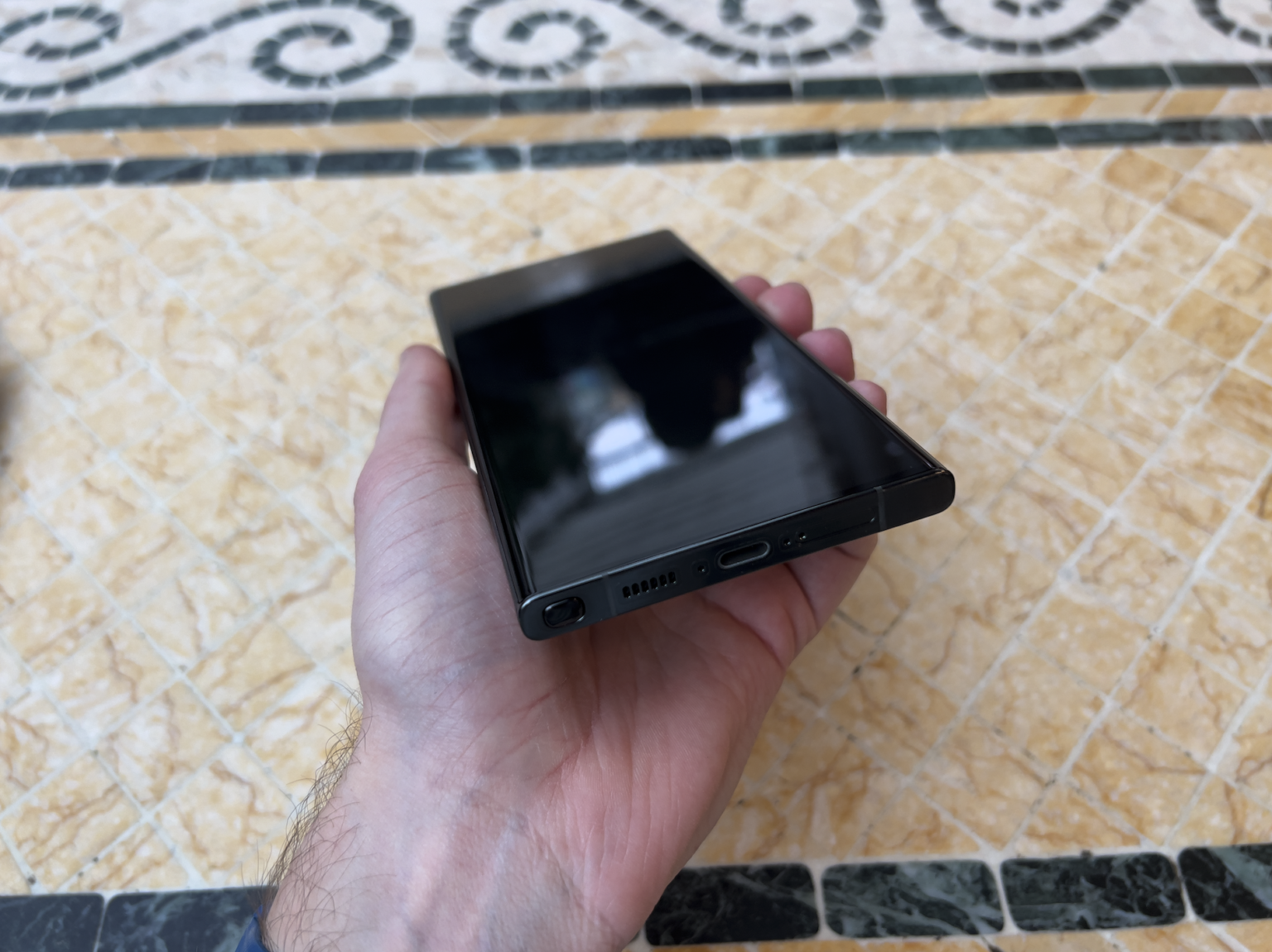 Green and pink display line problem Galaxy S23 is back. What about it ...