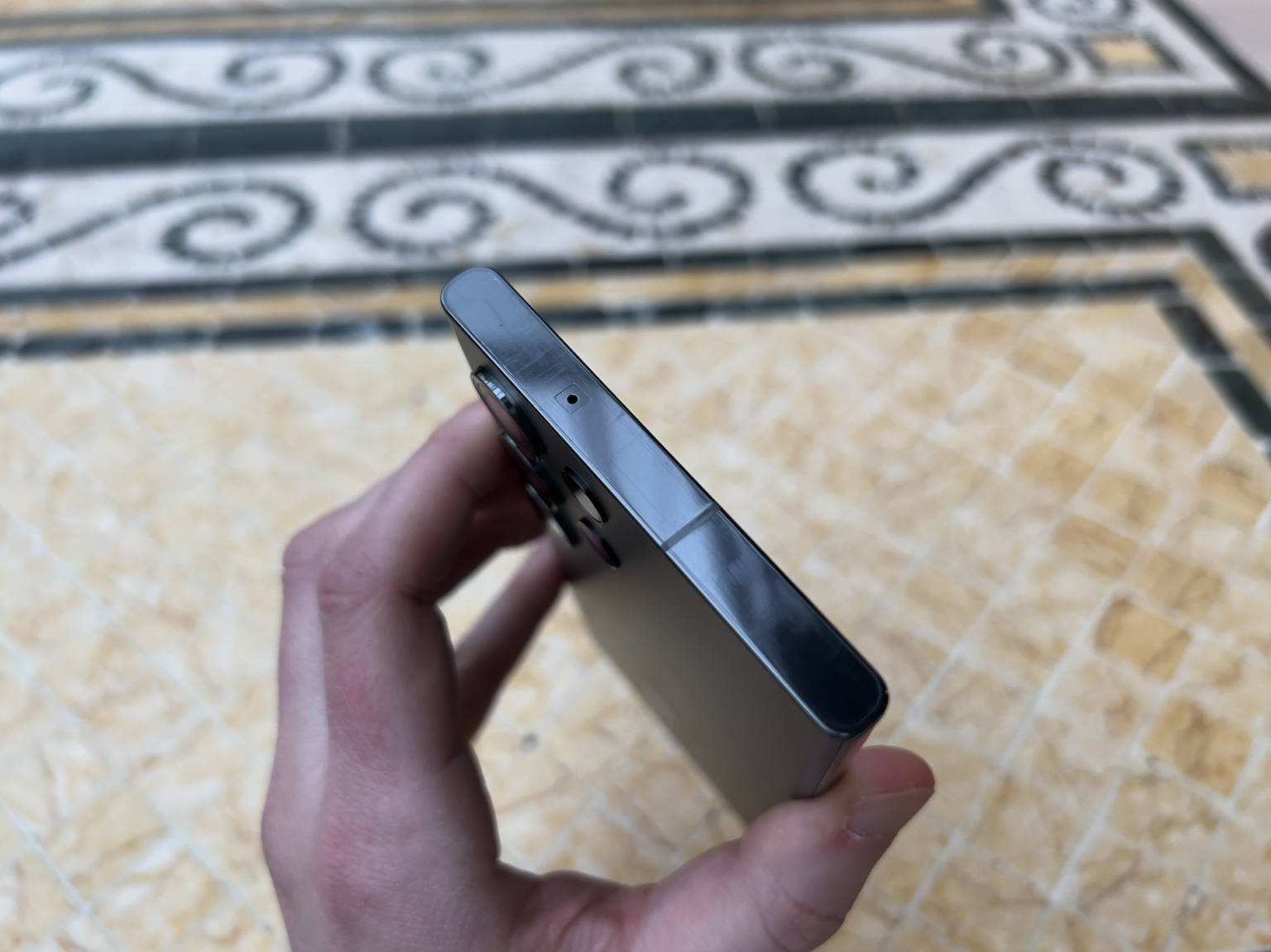 Green and pink display line problem Galaxy S23 is back. What about it ...