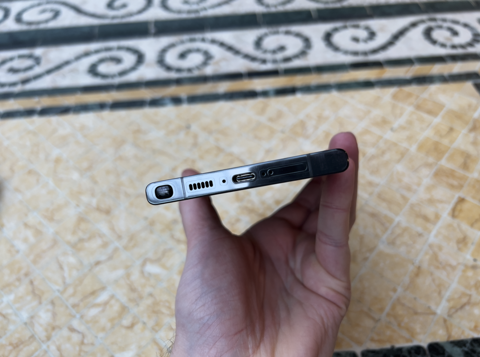 Green and pink display line problem Galaxy S23 is back. What about it ...