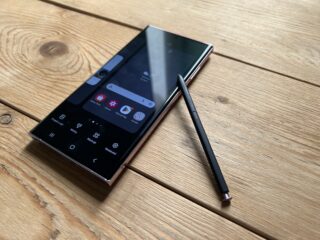 Green and pink display line problem Galaxy S23 is back. What about it ...