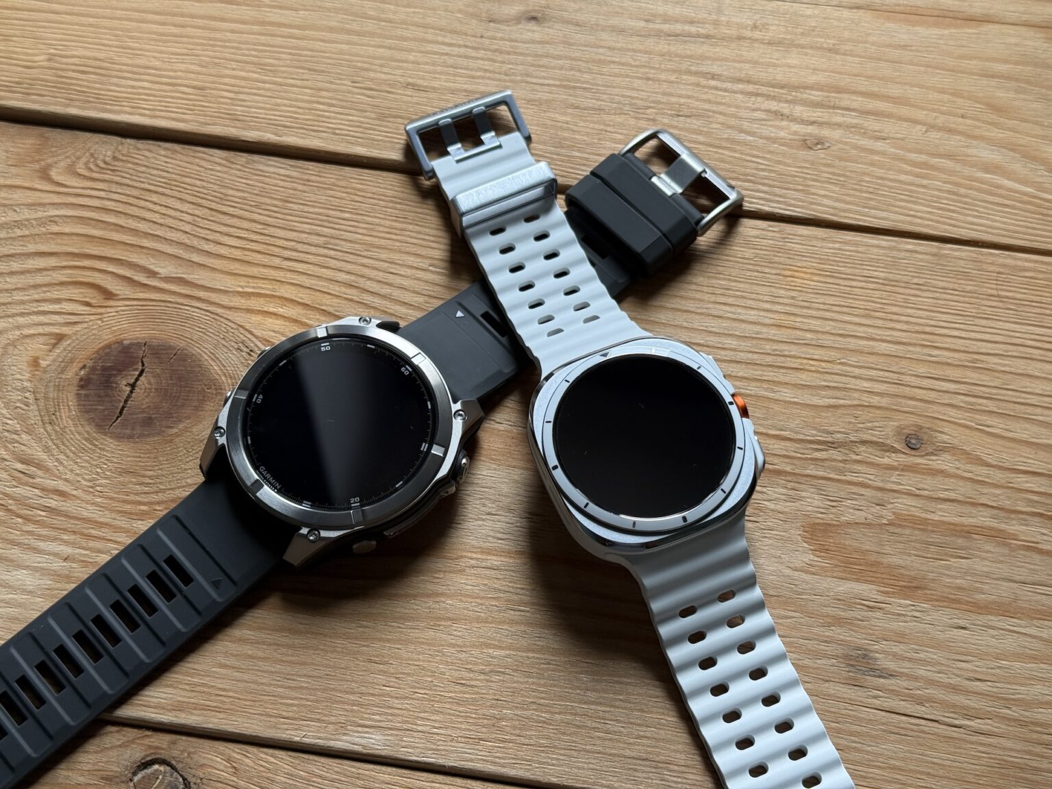 Garmin Fenix 8 51mm contro Galaxy Watch Ultra: Guarda il confronto di ...