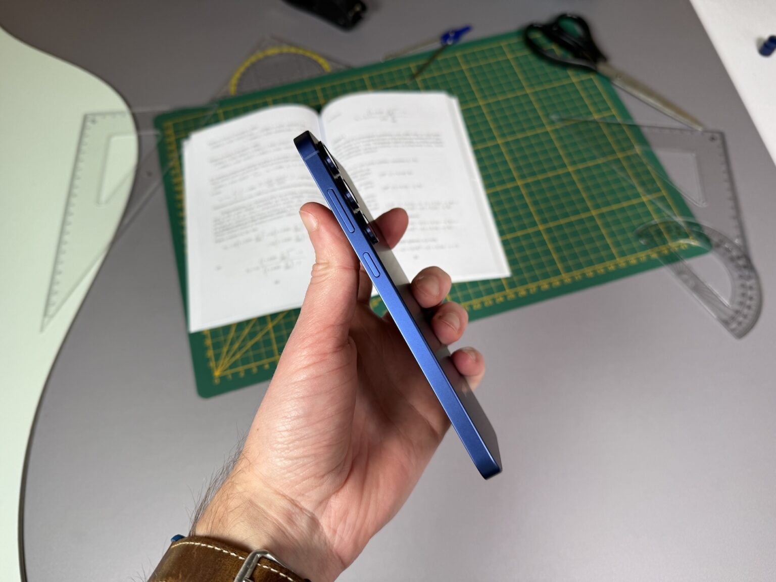 All about batteries and charging in series Galaxy S25 - Samsung Magazine