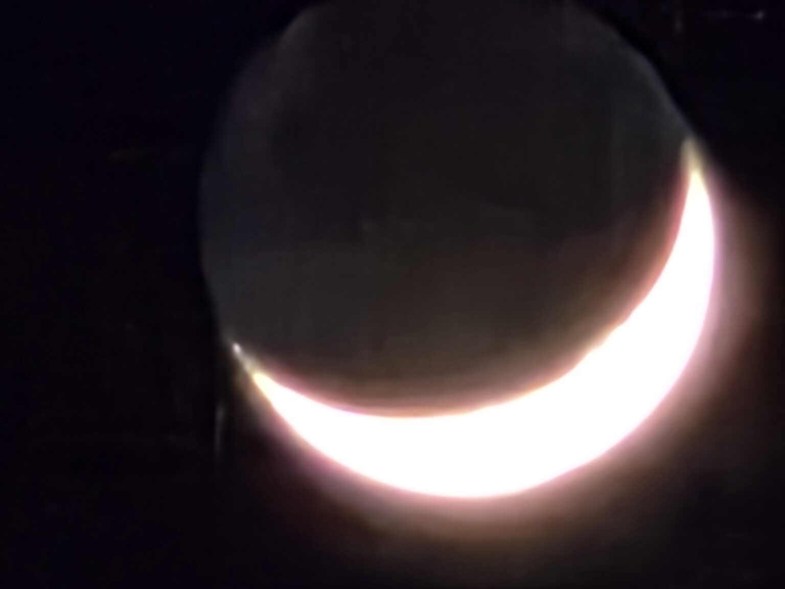 See how Galaxy S25 Ultra takes pictures of the Moon. It's not that easy ...