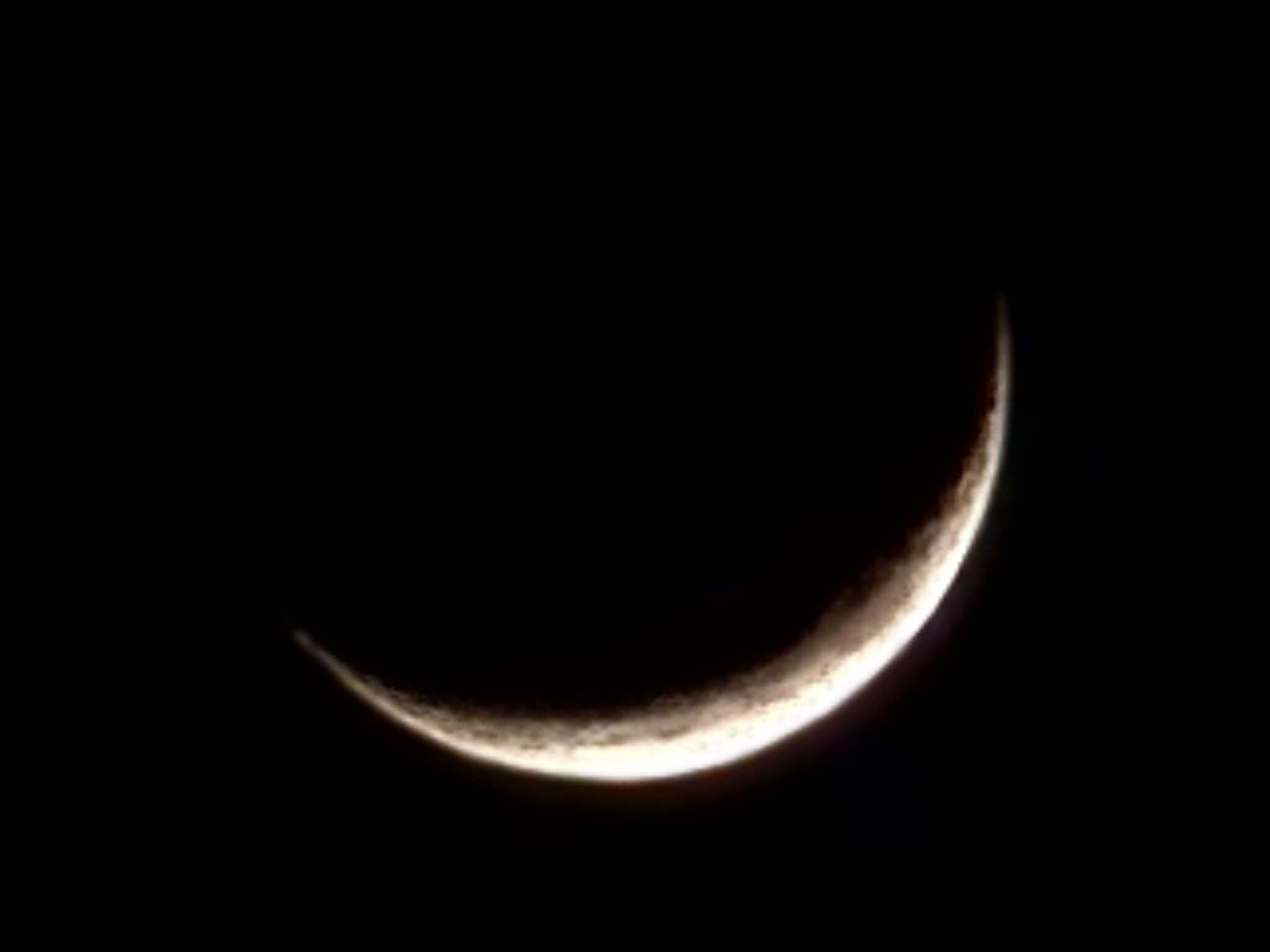 See how Galaxy S25 Ultra takes pictures of the Moon. It's not that easy ...