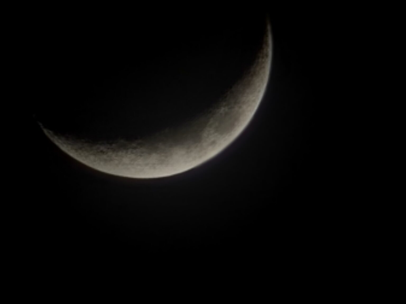 See how Galaxy S25 Ultra takes pictures of the Moon. It's not that easy ...