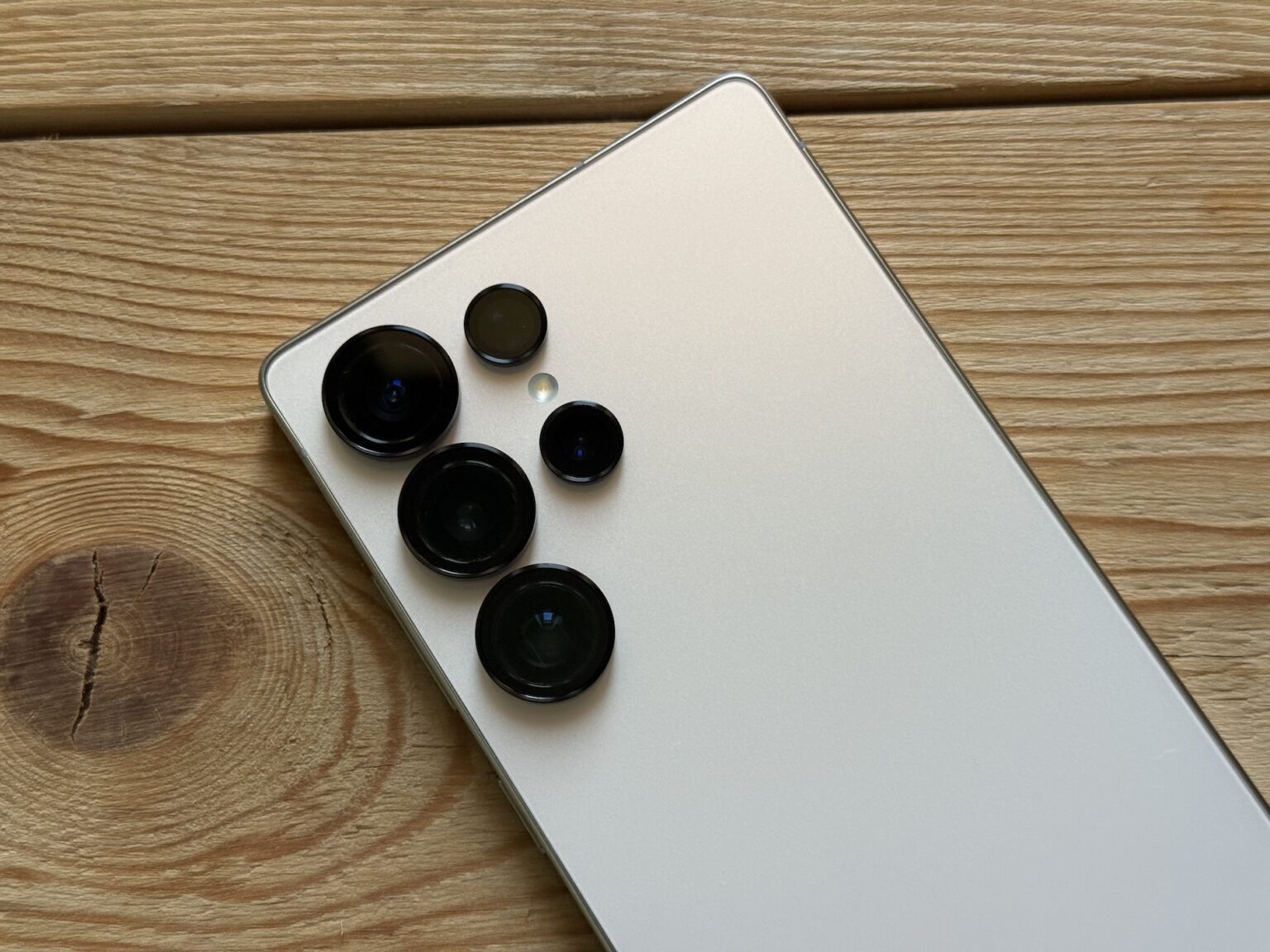 It's here! Samsung Gauss, Samsung's own generative artificial ...