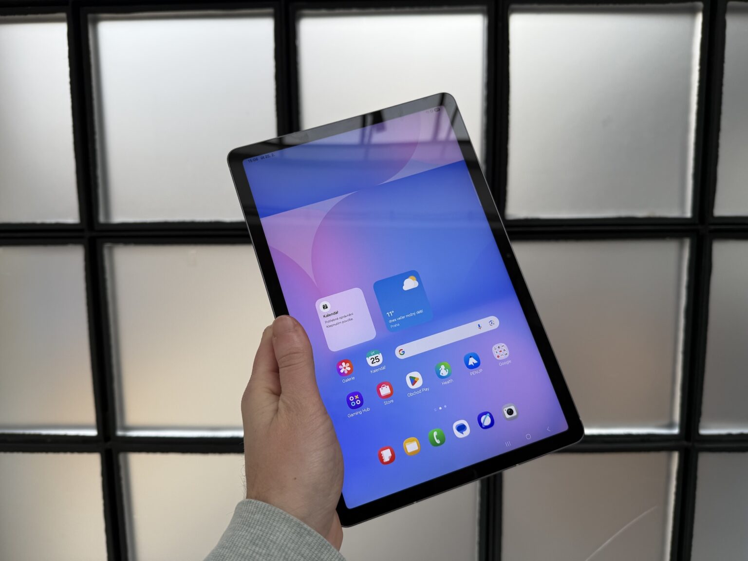 三星介绍 Galaxy Tab S10 FE 和 Tab S10 FE+。显示屏更大，但只有一个摄像头—— Samsung Magazine