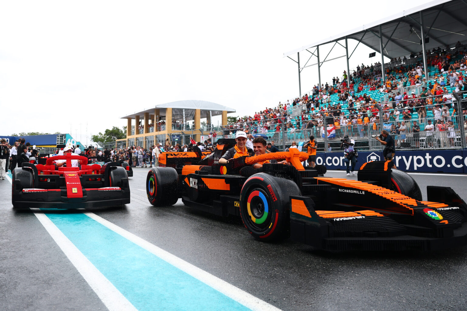 チェコから届いた世界唯一の逸品！レゴグループとフォーミュラ1®が、F10ドライバーが運転する1種類の走行可能なモデルを発表 – Samsung ...