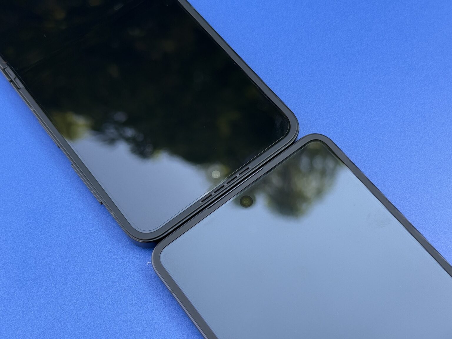 完整对比 Galaxy Flip7 vs. Flip7 FE：哪款柔性翻盖手机值得购买？ Samsung Magazine