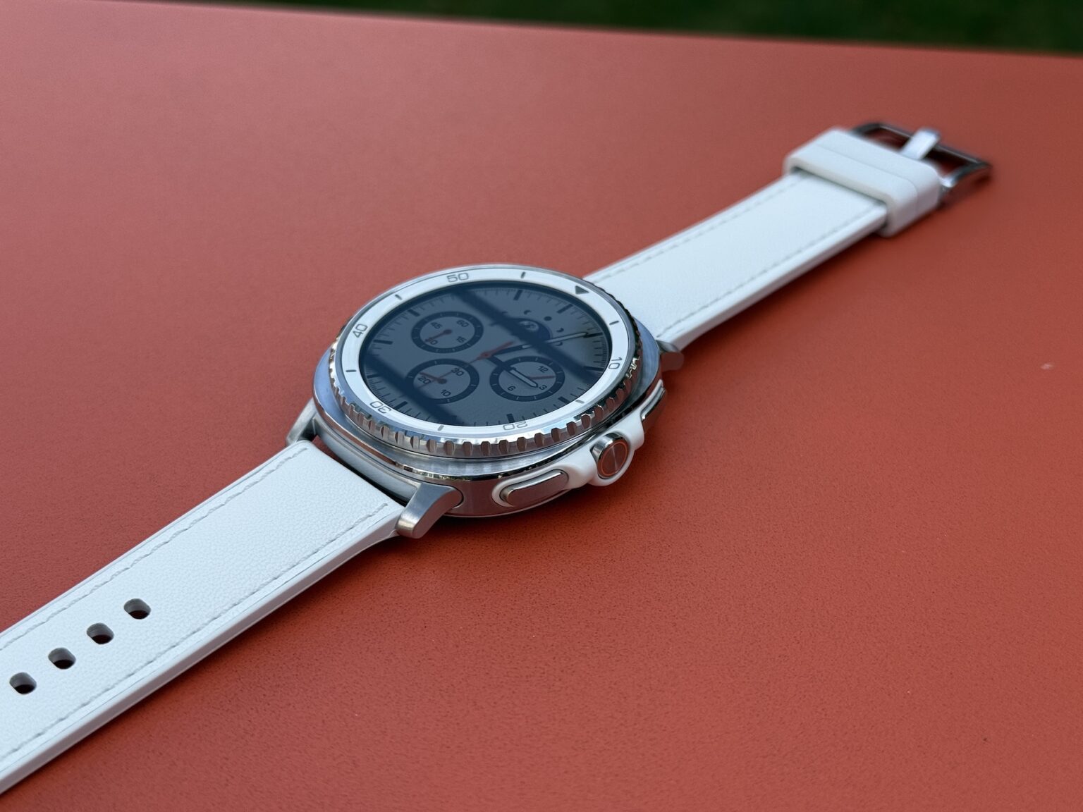 당신은 기다리고 있습니다 Galaxy Watch9 클래식? 안 좋은 소식이지만, 논리적인 소식이 있습니다. Samsung ...