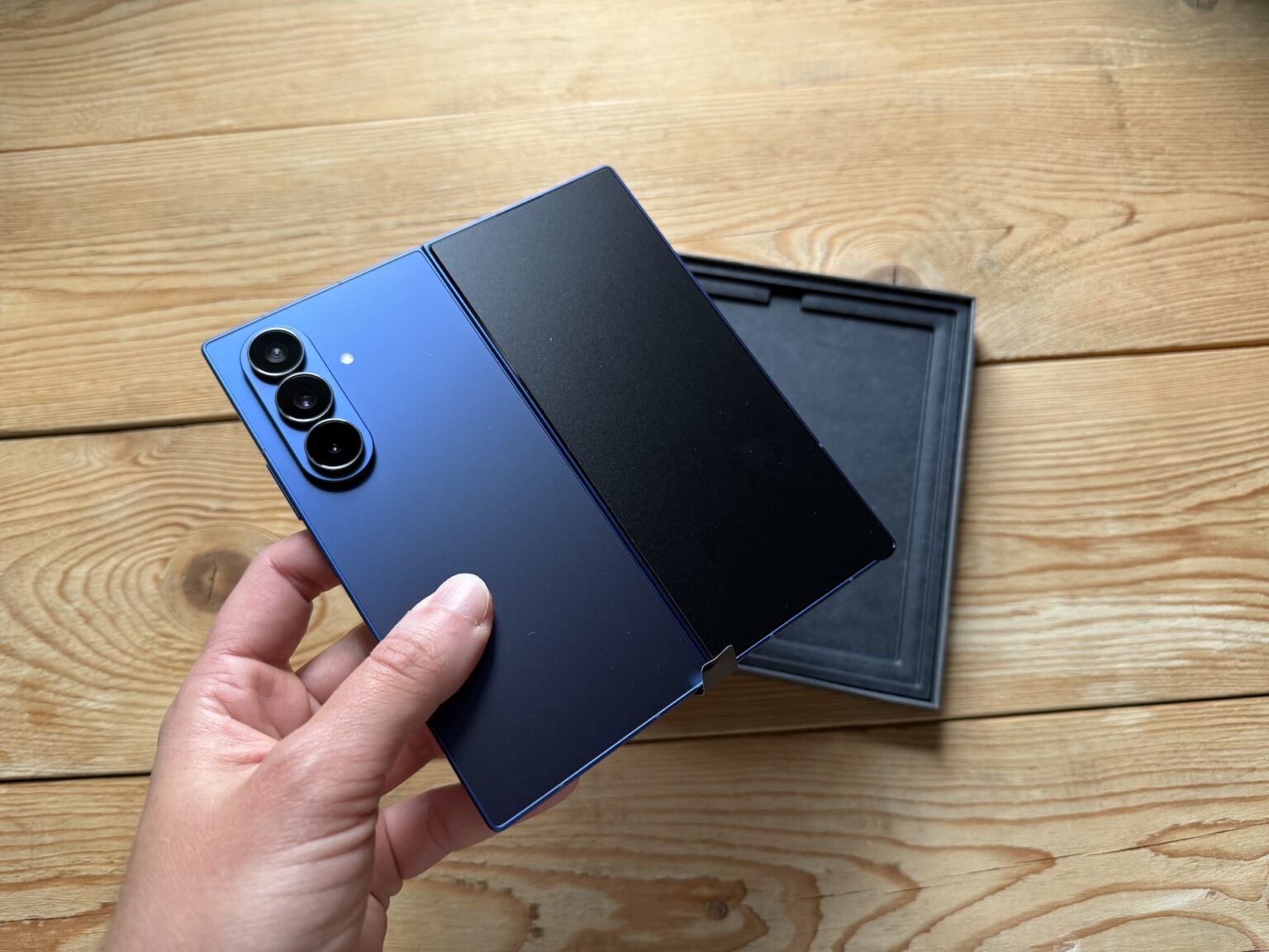 What's inside the packaging? Galaxy Z Fold7? Two surprises! Check out our unboxing – Samsung ...