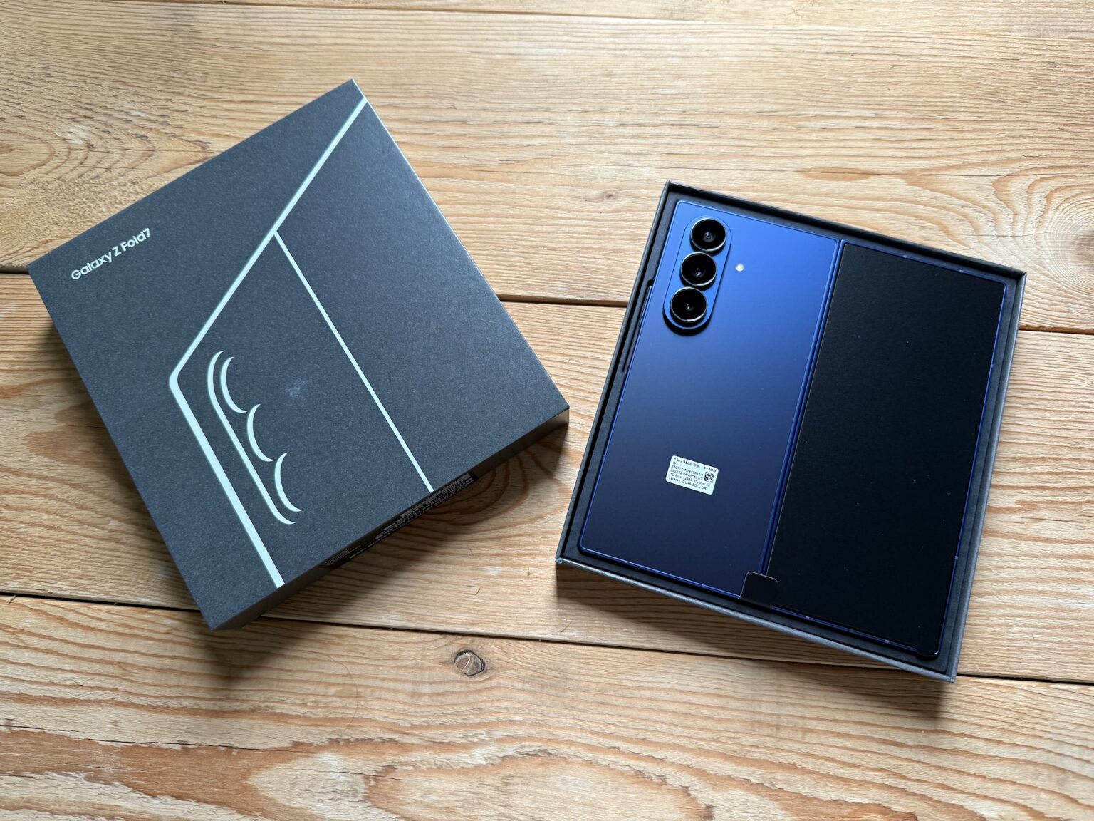 What's inside the packaging? Galaxy Z Fold7? Two surprises! Check out our unboxing – Samsung ...