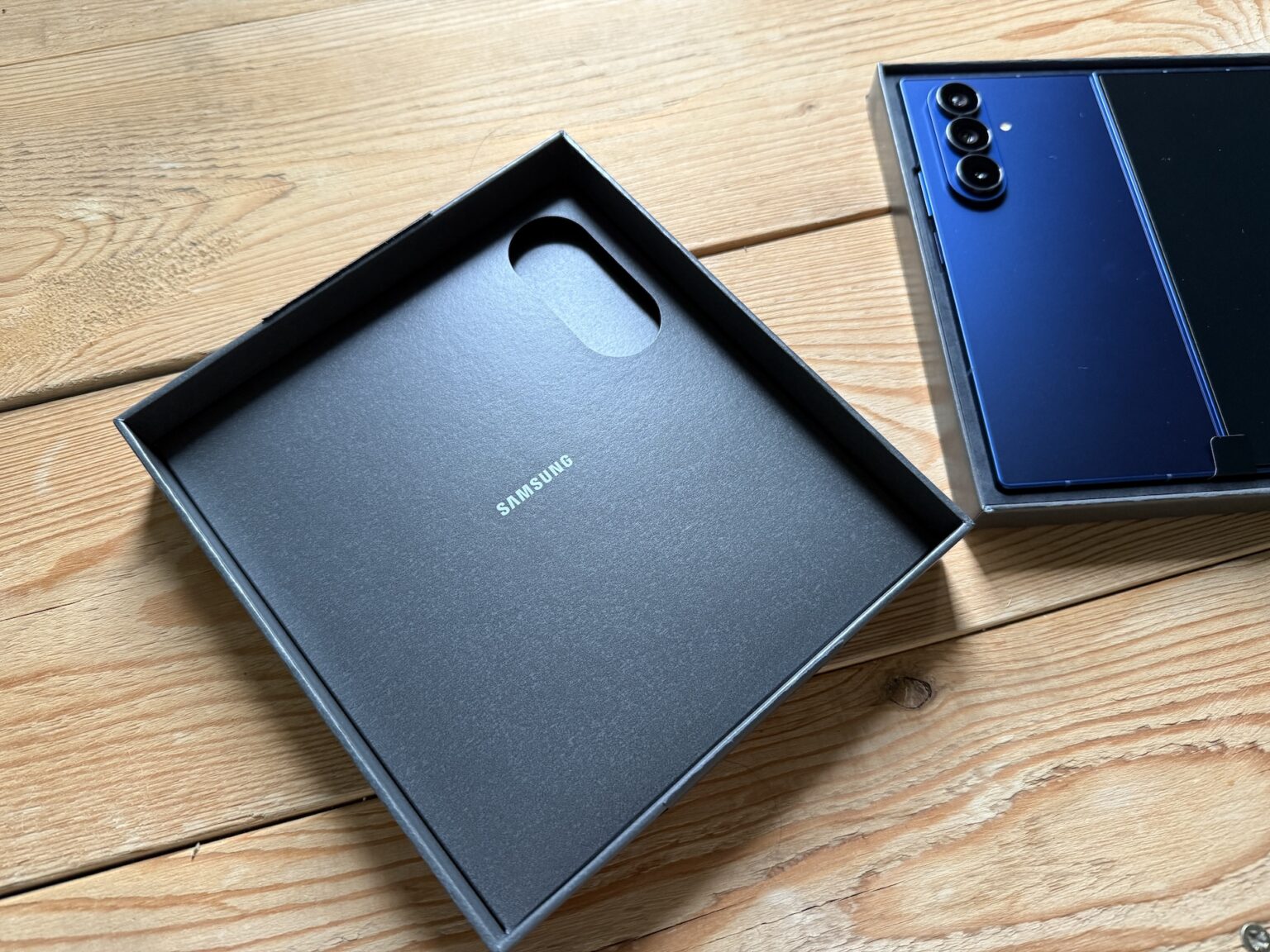 Buy Galaxy S25 Ultra, or Galaxy Z Fold7? Key pros and cons – Samsung ...