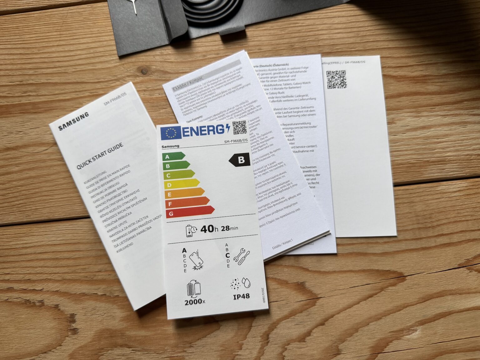 What's inside the packaging? Galaxy Z Fold7? Two surprises! Check out ...