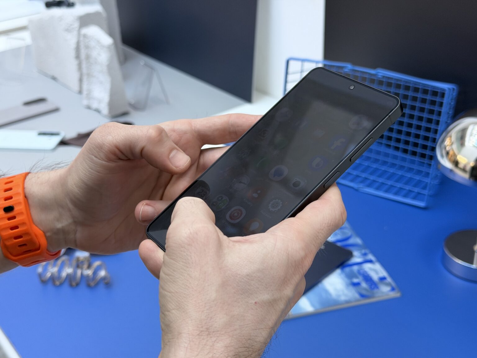 See the Privacy Display in action: Galaxy S26 Ultra hides the content ...