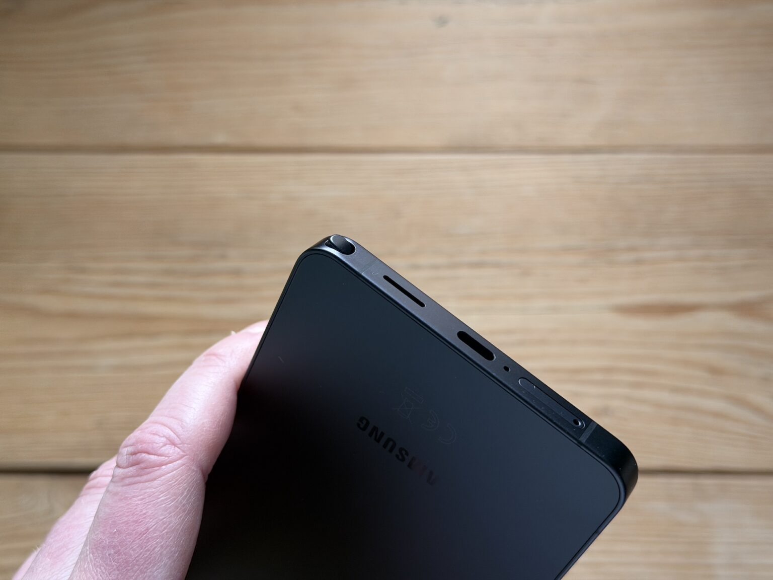 Recenze Galaxy S26 Ultra: Samsung posílá iPhone na odtučňovací kúru a ...
